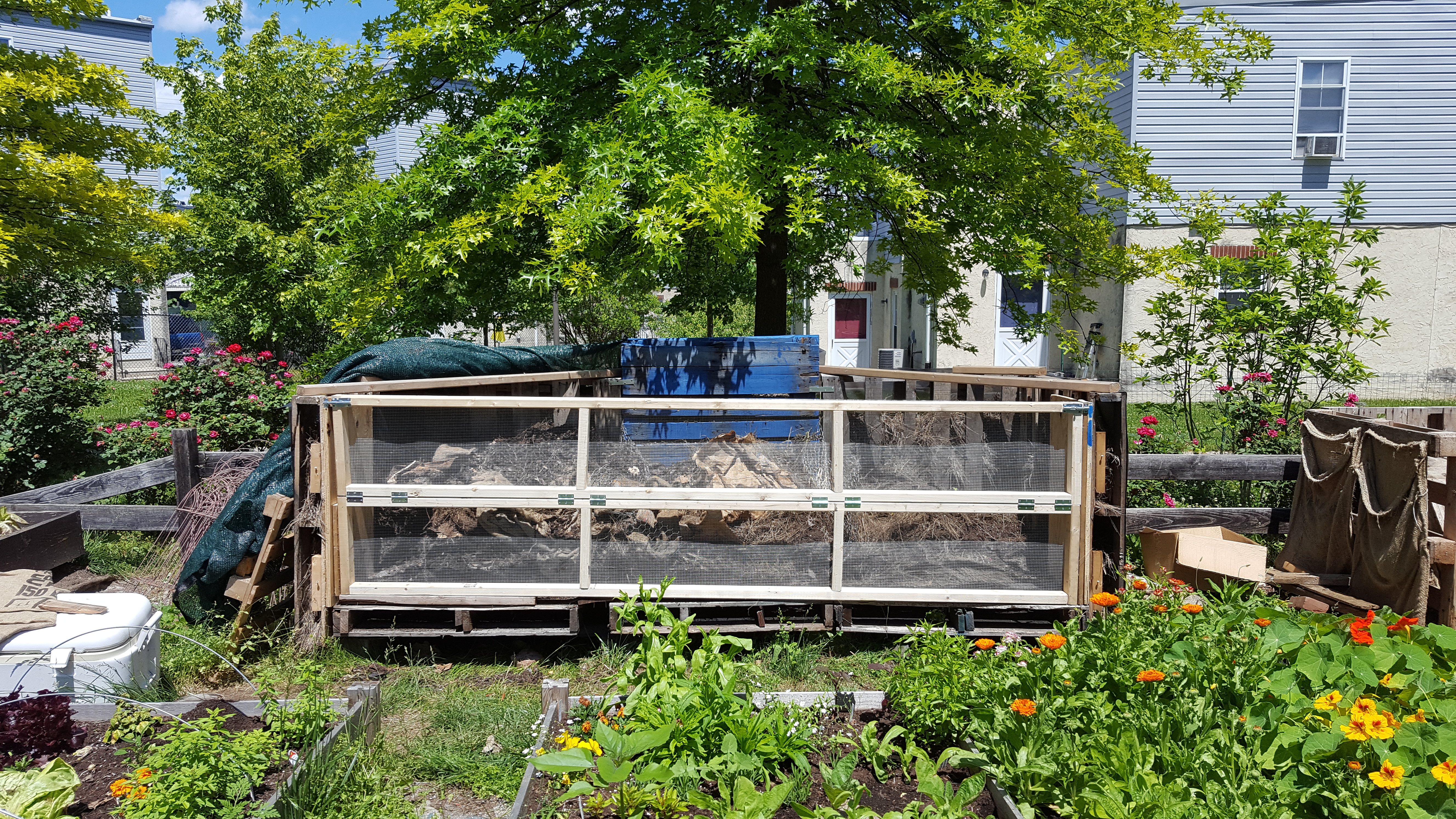 Completed worm bin with door closed | Circle Compost | Food Scraps ...